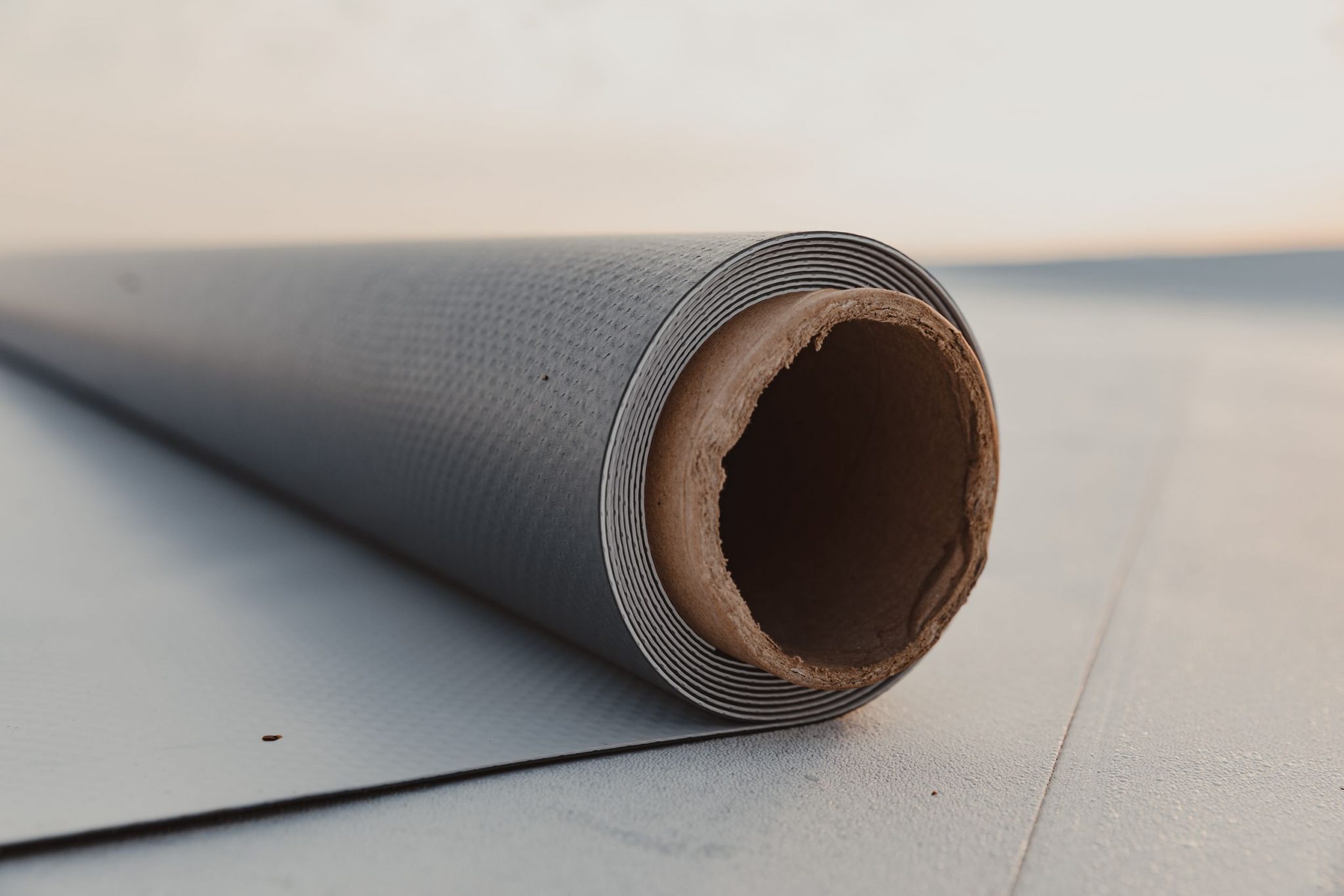 Pourquoi installer une membrane élastomère, TPO ou EPDM? Prix et ...